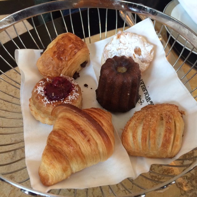 Breakfast at The Wolseley – Scandelights